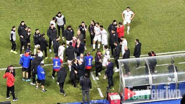 [442.live] '아시안컵 천적' 요르단은 신났다...한국 원정서 값진 승점→경기 후 단체사진 찍으며 기쁨 만끽