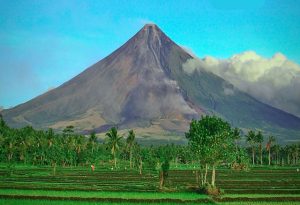 Albay church leaders oppose Mayon Volcano lighting project