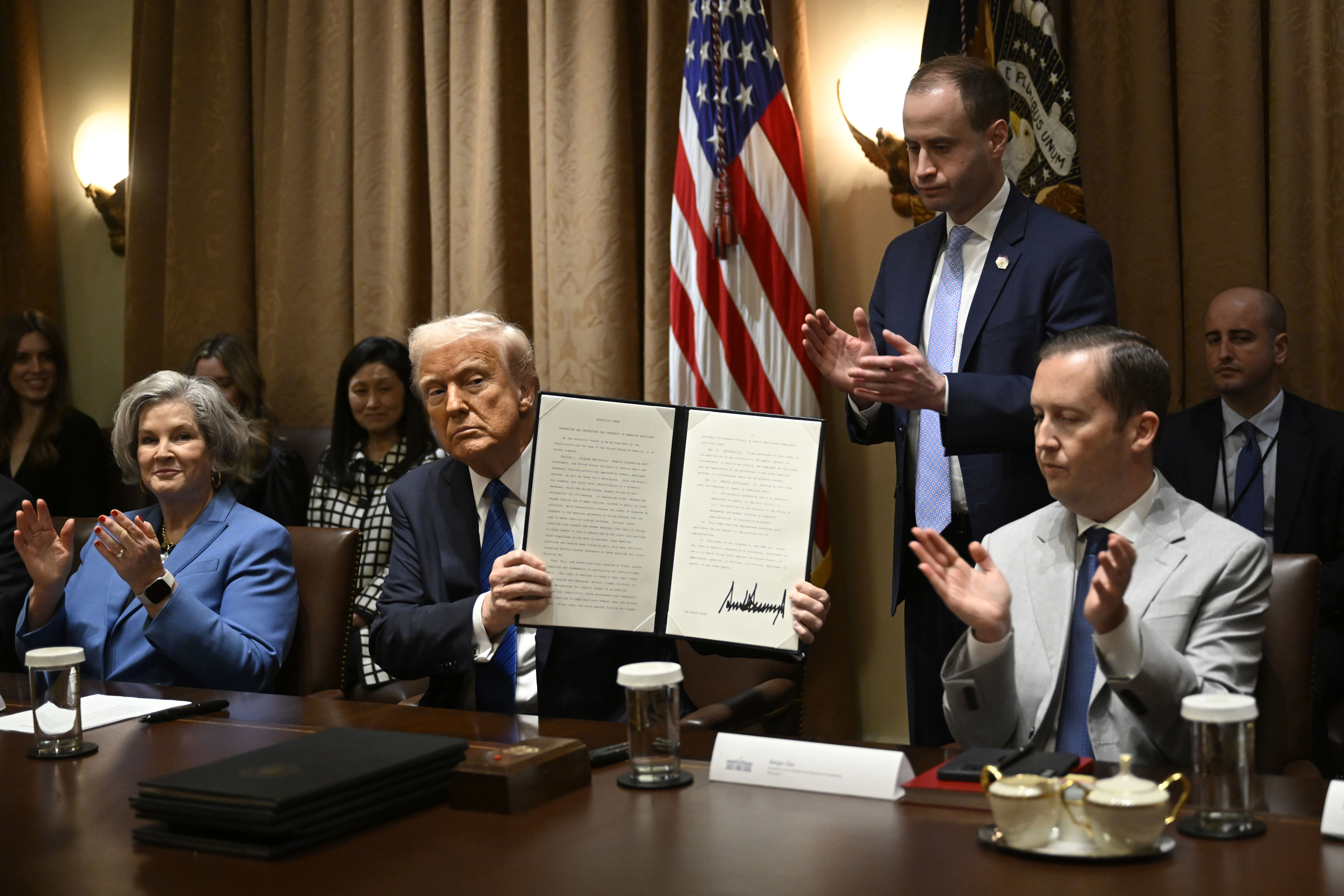 Trump signs executive order requiring proof of citizenship in federal ...