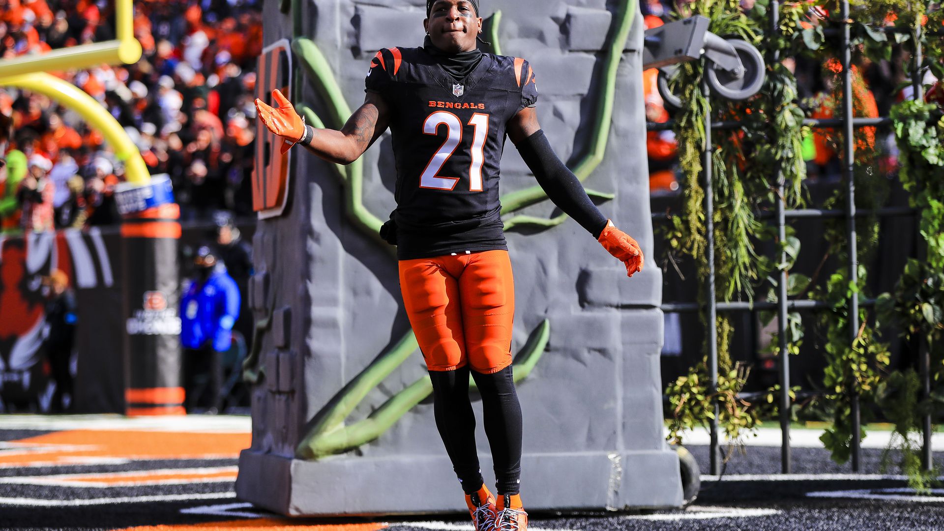 Will Mike Hilton return to the Bengals for the 2025 season?