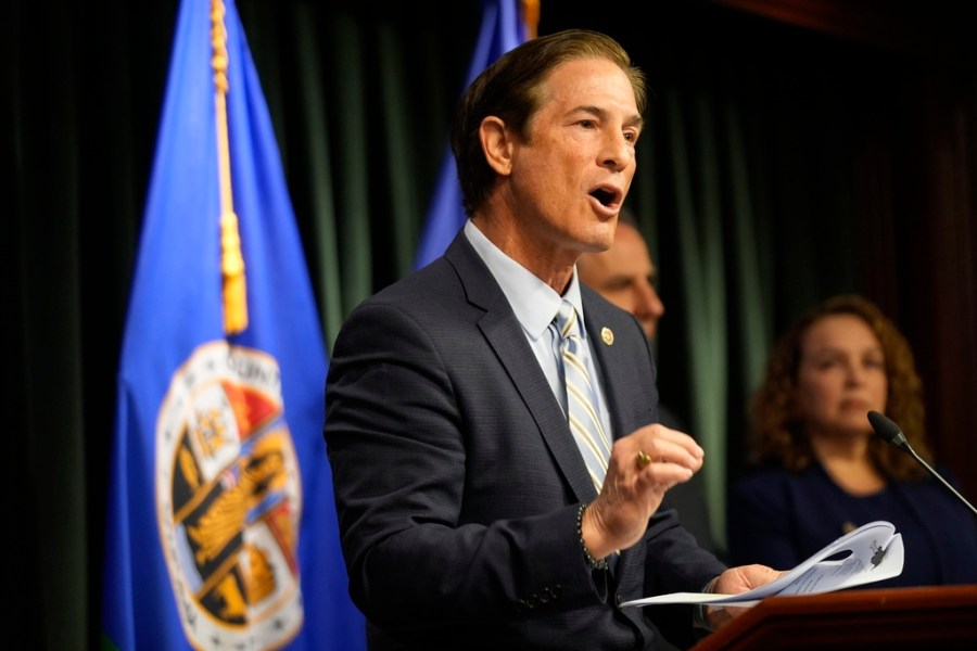 Hochman says DA’s office employee was 'wrongfully detained' by ICE: report