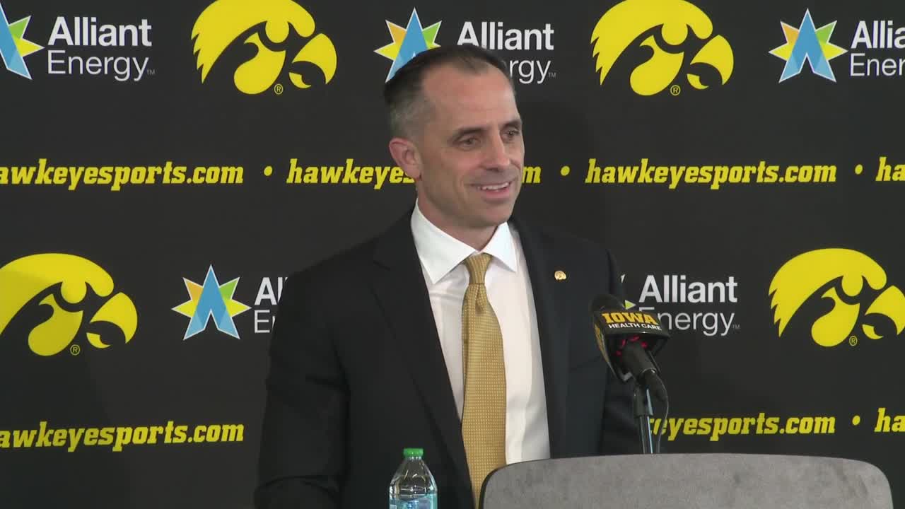 FULL NEWS CONFERENCE: New Hawkeyes coach Ben McCollum introduced in ...