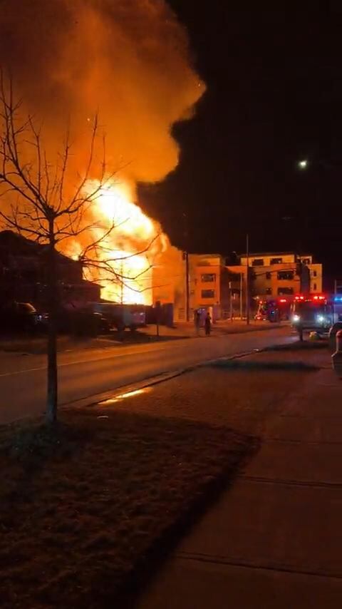 Large fire destroys 4 newly built vacant townhouses in Markham