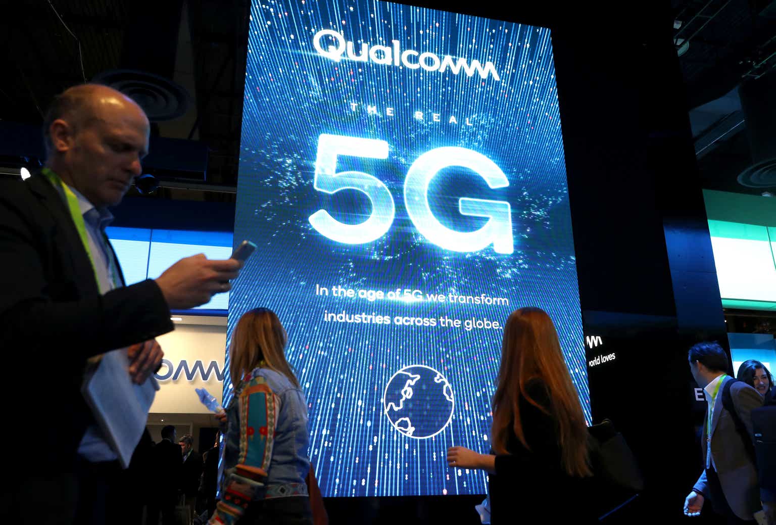 Qualcomm dips on strong earnings as Apple modem share declines: analysts