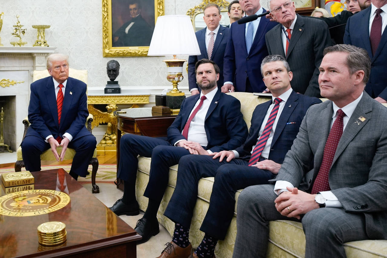 Signal Chat Blunder Shows Pitfalls of Trump’s Ad Hoc Approach to ...