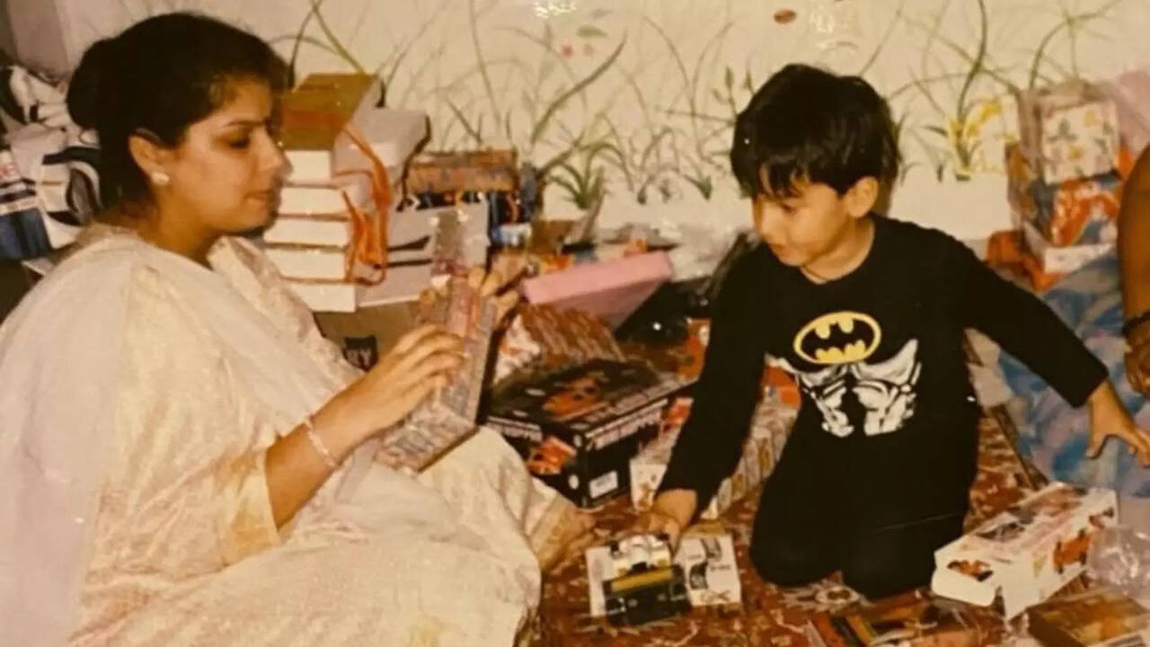 Arjun Kapoor Remembers Mother Mona Shourie On 13th Death Anniversary ...