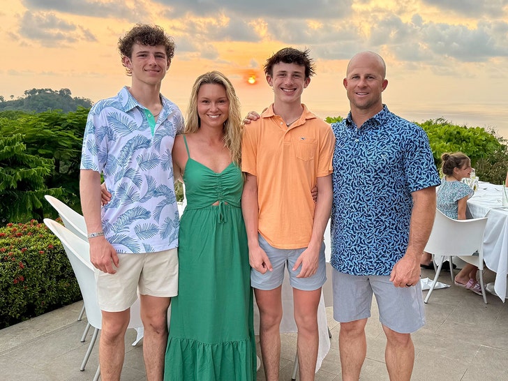 Yankees' Aaron Boone Says Team Has 'Heavy Hearts' After Brett Gardner's ...