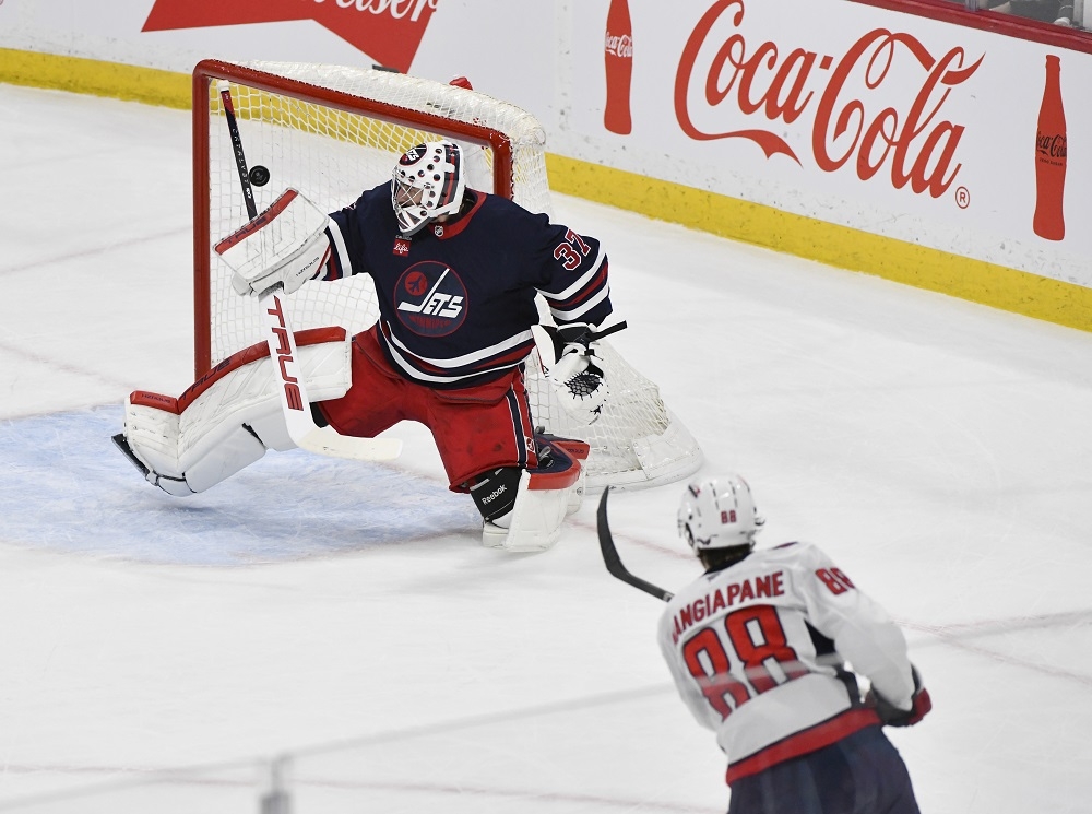 A record-setting night for the Jets in a 3-1 win over the Blues