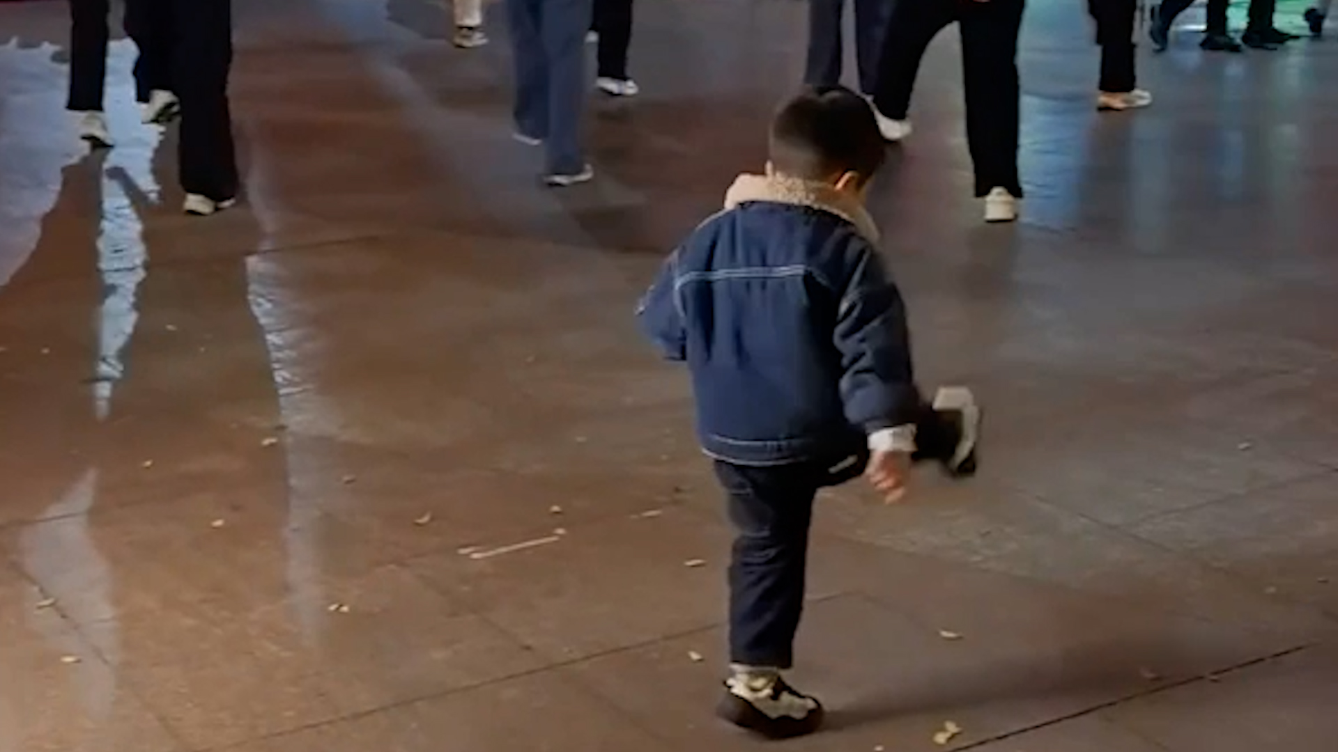 Tot steals the show with impressive moves at outdoor dance class