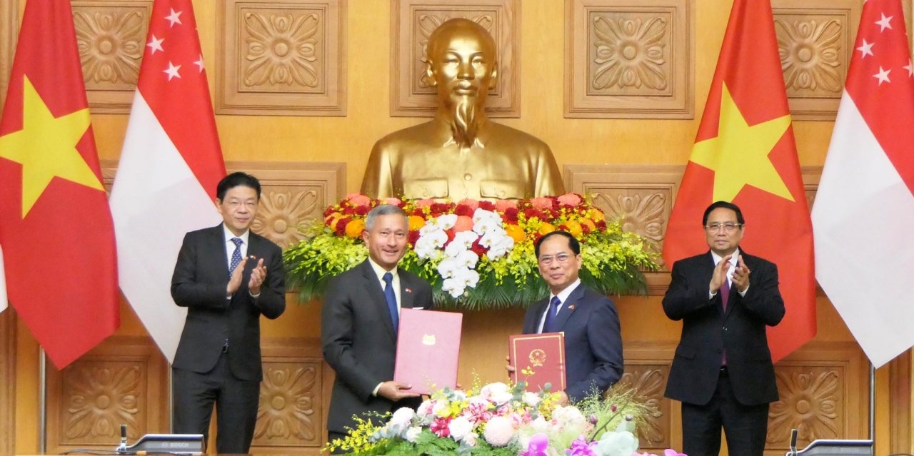 Thủ tướng Phạm Minh Chính hội đàm với Thủ tướng Singapore Lawrence Wong