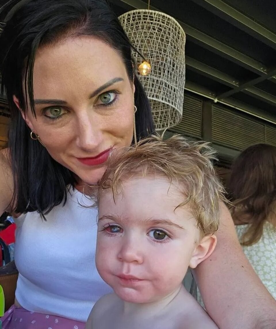 Bub (1) nach Kuss plötzlich blind