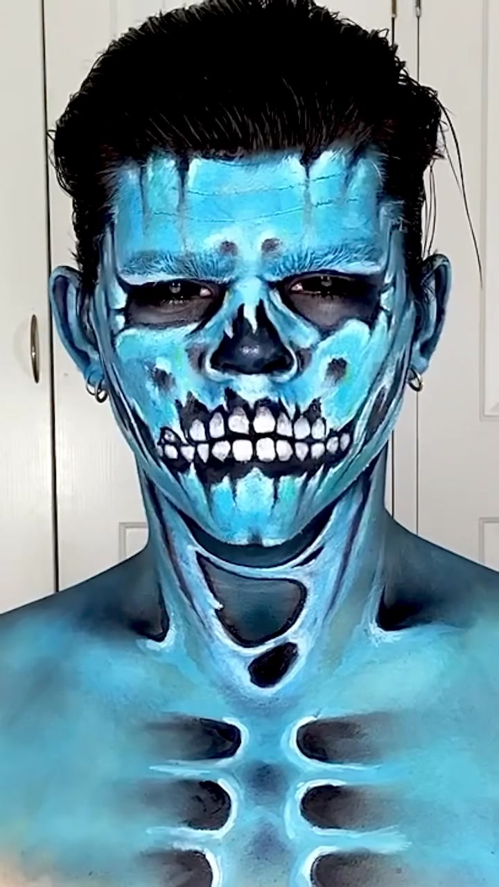 WARNING! This Makeup Will Trigger Your Trypophobia!