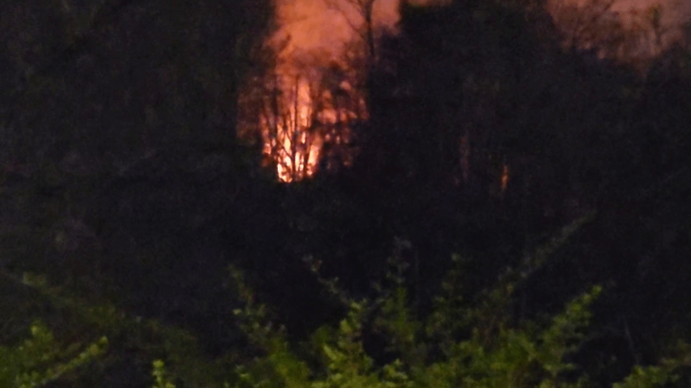 Small brush fire breaks out on Sharps Ridge in Knoxville