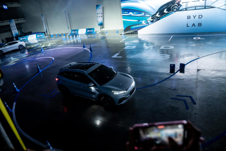 กลุ่มธุรกิจเรเว่ เปิด BYD Lab ชมนวัตกรรมยานยนต์-รถยนต์ลอยน้ำ