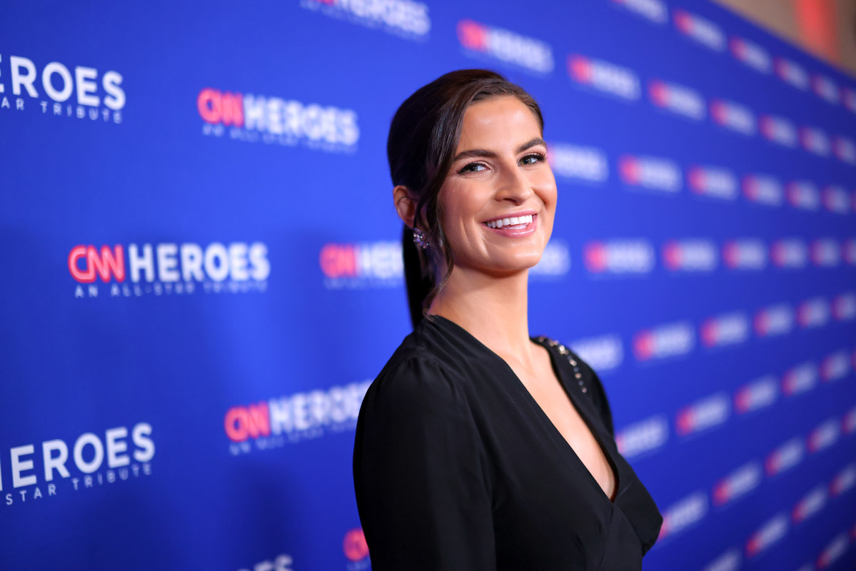 'Stunning' - CNN Anchor Kaitlan Collins Turns Heads In Blue Swimsuit