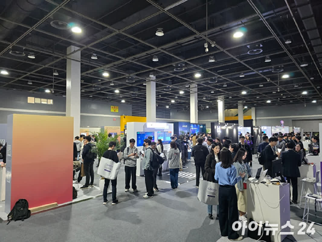 [포토] MS, AI 투어 개막...KT 'GPT-4o 기반 커스텀 모델' 공개