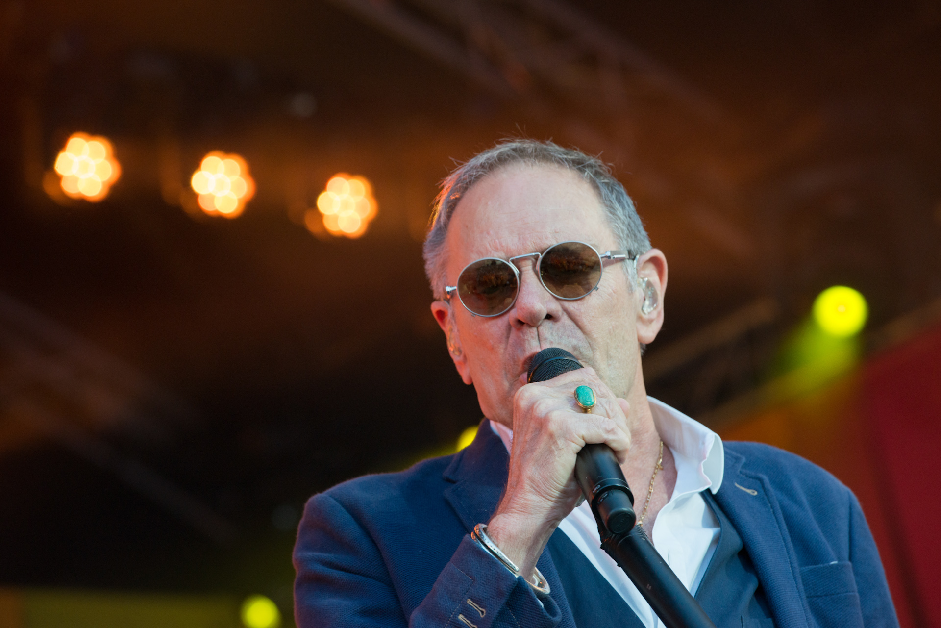 Lesley-Ann Poppe en man hebben wat te vieren