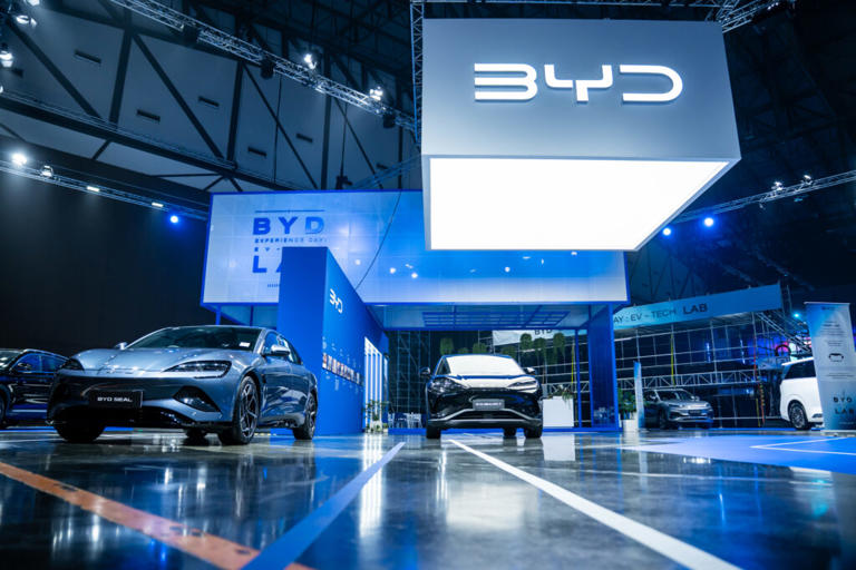 กลุ่มธุรกิจเรเว่ เปิด BYD Lab ชมนวัตกรรมยานยนต์-รถยนต์ลอยน้ำ