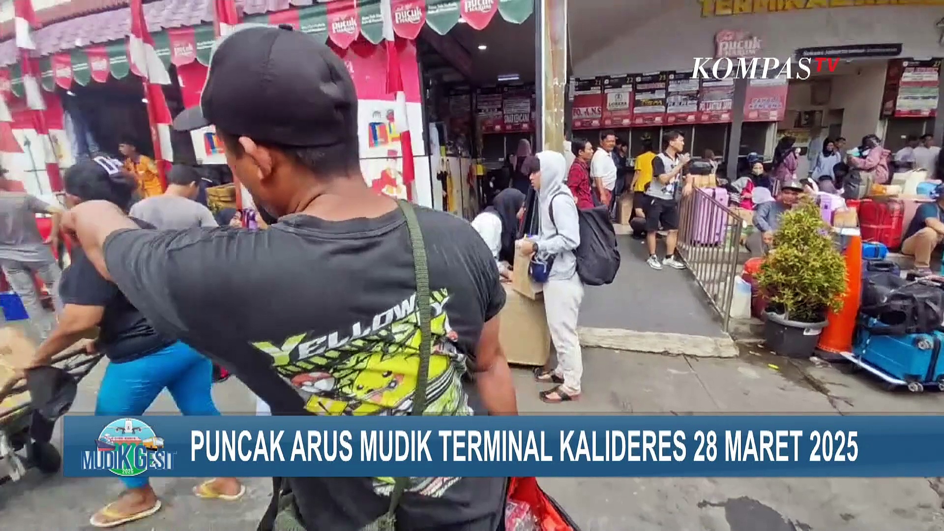 Lonjakan Penumpang di Terminal Kalideres Jelang Lebaran - 26 Maret 2025