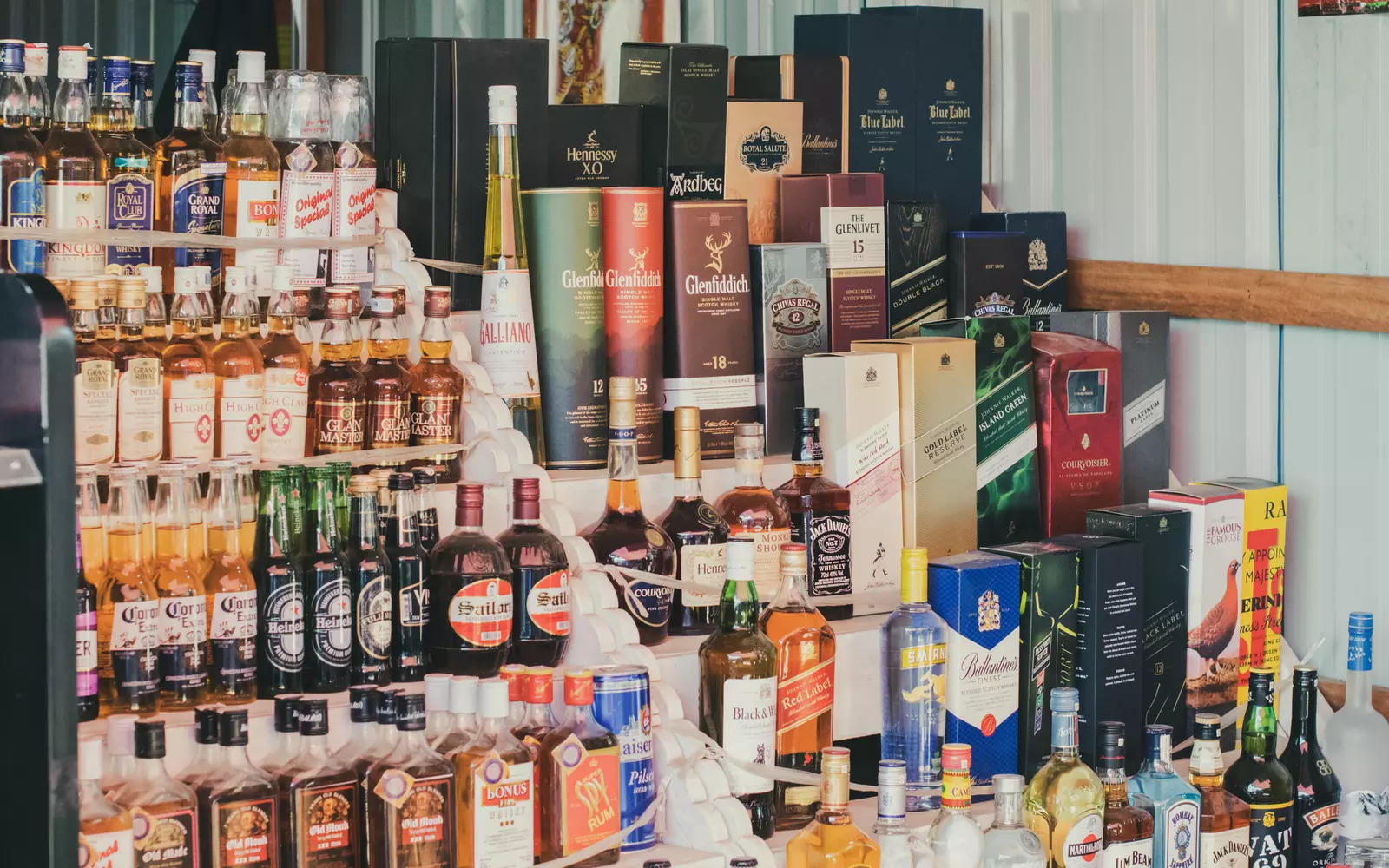 Buy one, get one free: Noida liquor shops offer discounts till March 31