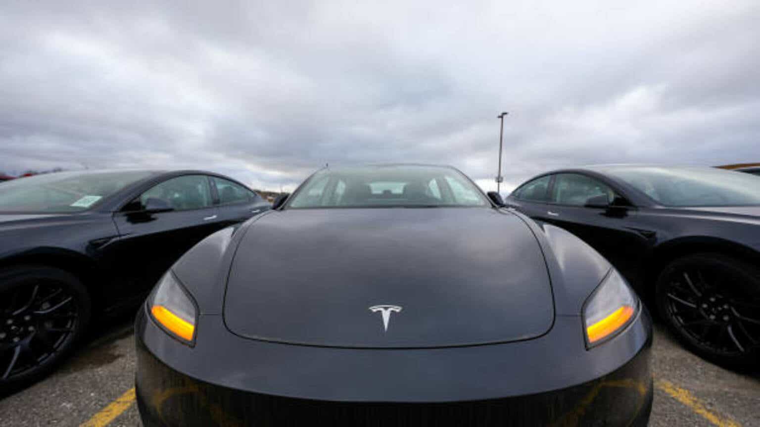Canada halts Tesla rebate payments, moves to block future incentives