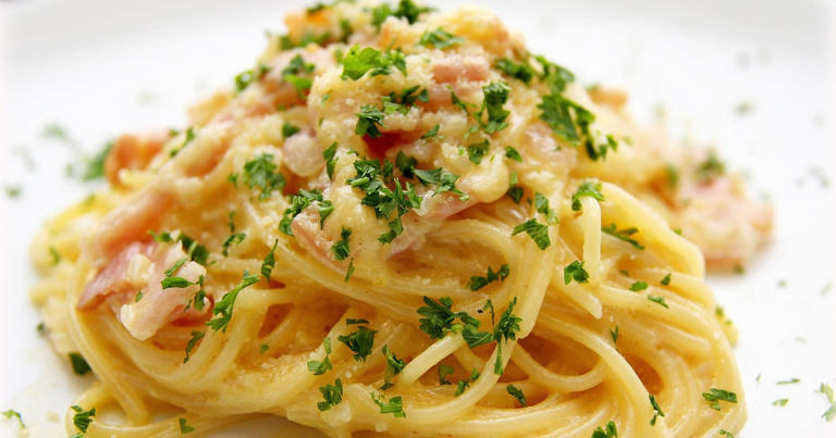 Wonderfully Creamy: The Best Salmon Pasta with Saffron Sauce Recipe