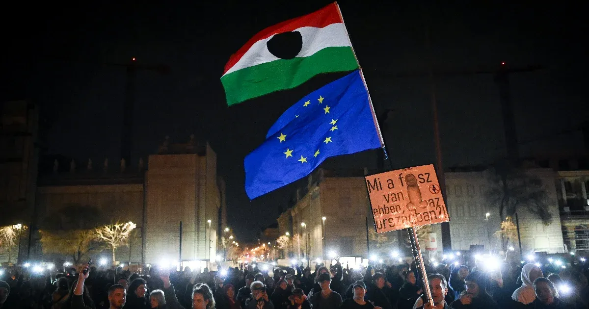 Nagykövetségek álltak ki közösen a gyülekezési jogot korlátozó magyar ...