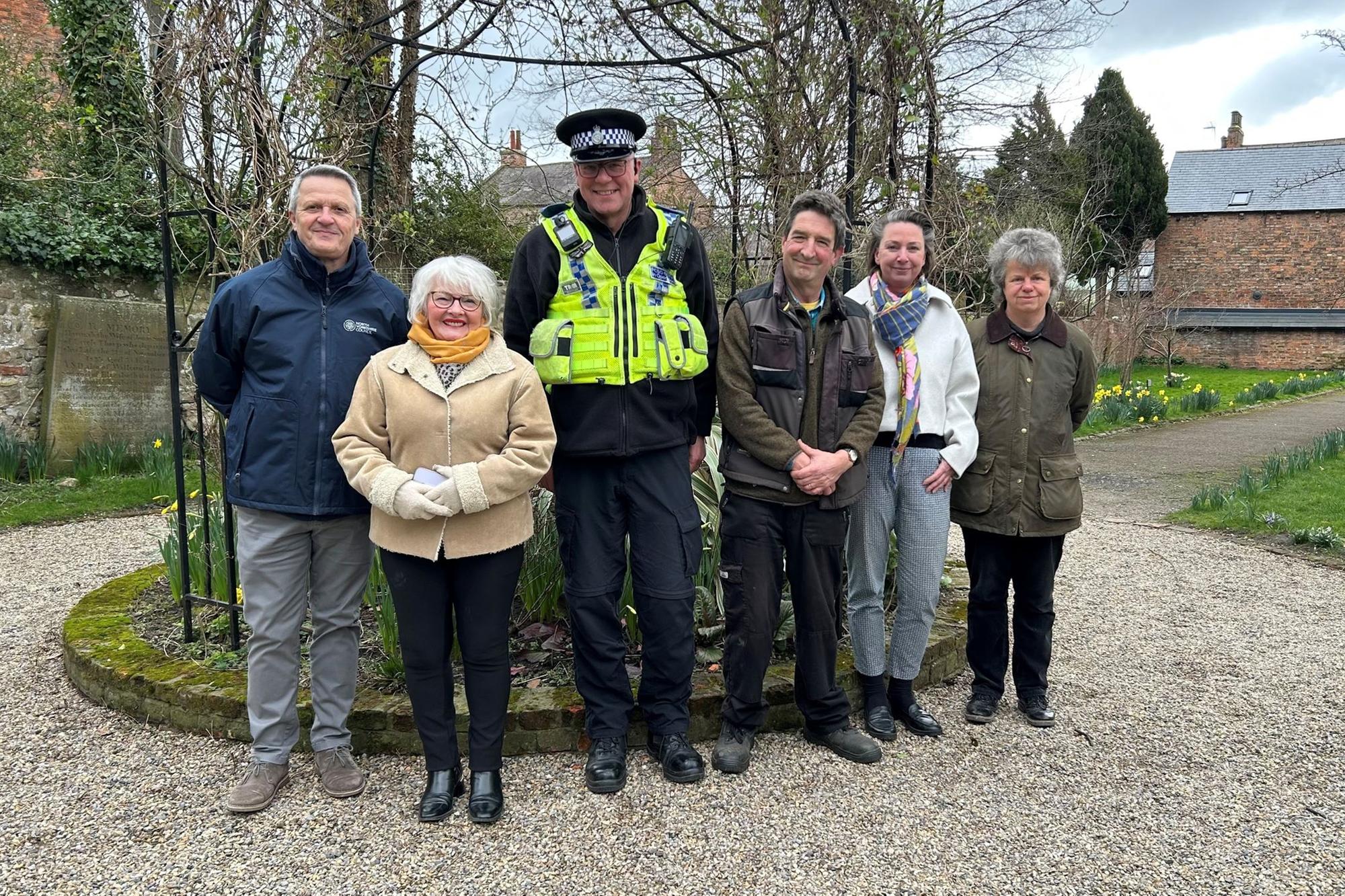 Community comes together to give Temple Gardens in Ripon a facelift in ...