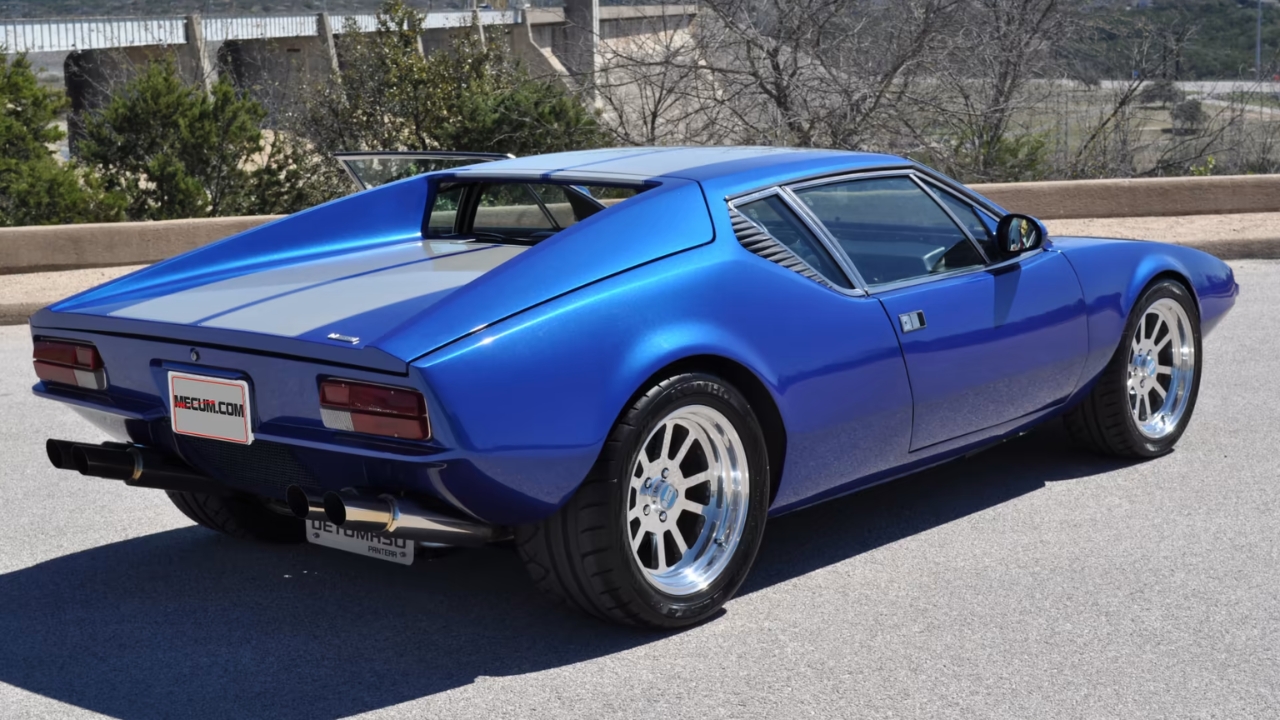 10 Classic Cars That Look Fast Standing Still