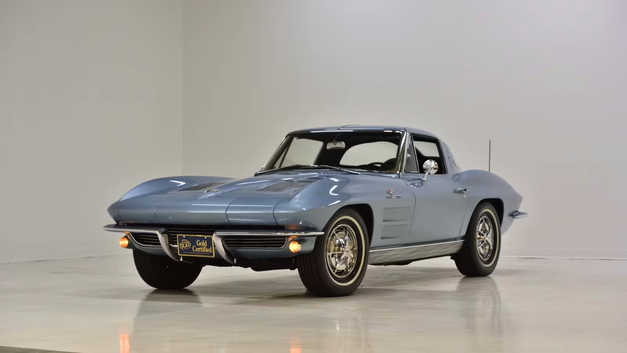 10 Classic Cars That Look Fast Standing Still