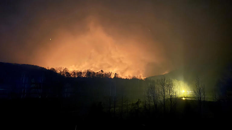 Firefighters Gain Ground In North Carolina Wildfire Battle As Fires ...