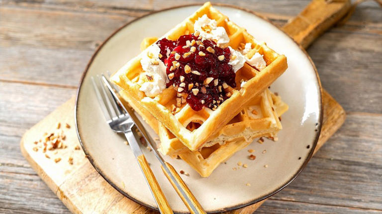These Three-Ingredient Cottage Cheese Waffles Are Easy To Make And Full ...