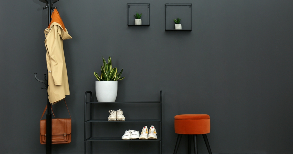 Avoid Entryway Chaos: 5 Things You Should Never Keep There