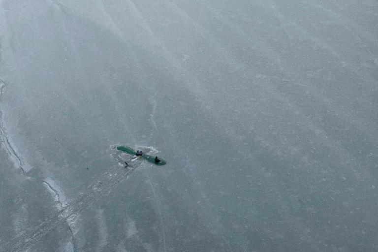 Pilot, children survive 12 hours on wing of submerged plane after ...