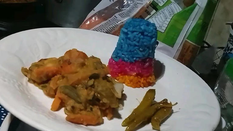 WATCH: Nadia Booth's vibrant rainbow rice creation takes TikTok by storm