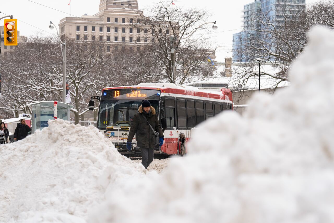 Toronto's snow-clearing struggles head to council for debate