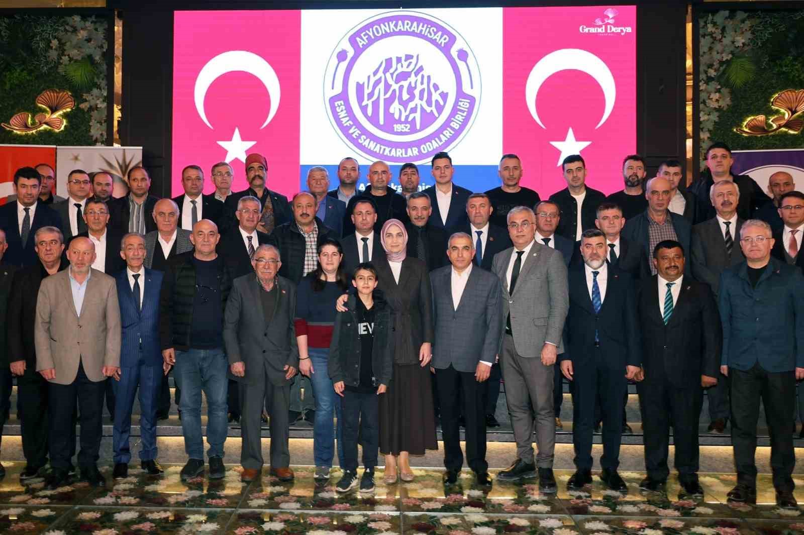 Afyonkarahisar Valisi Yiğitbaşı, esnafla iftarda buluştu