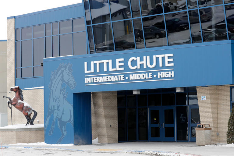 Little Chute counseling program receives statewide, national award