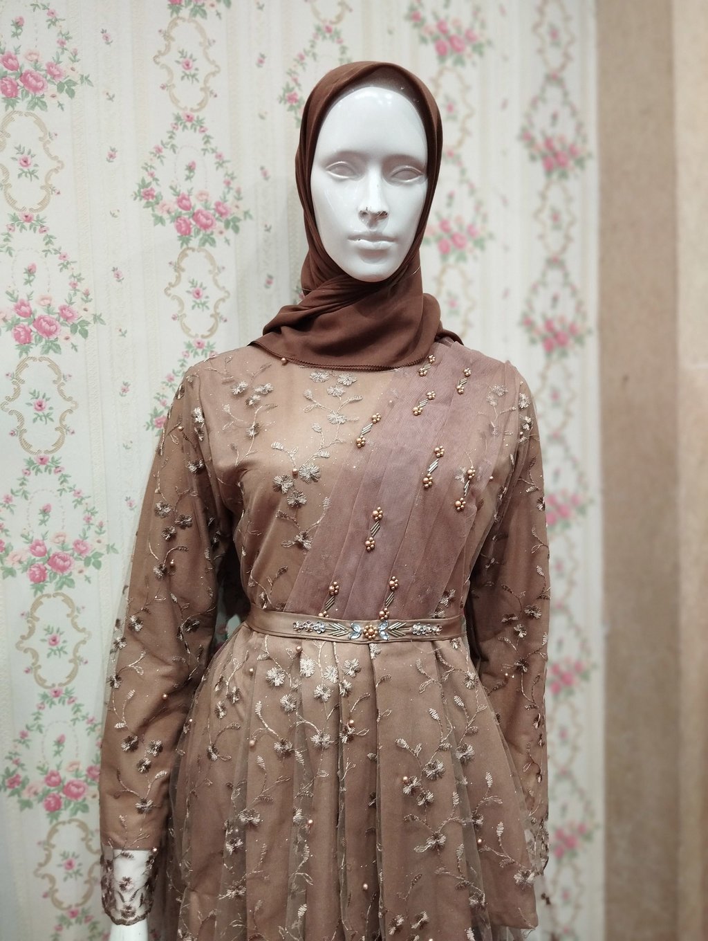 11 Model Gamis Brokat Simple & Elegan untuk Perempuan Plus Size