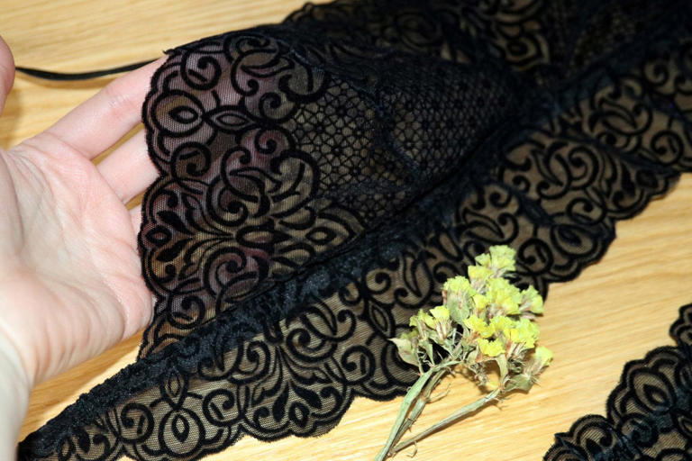 11 Model Gamis Brokat Simple & Elegan untuk Perempuan Plus Size