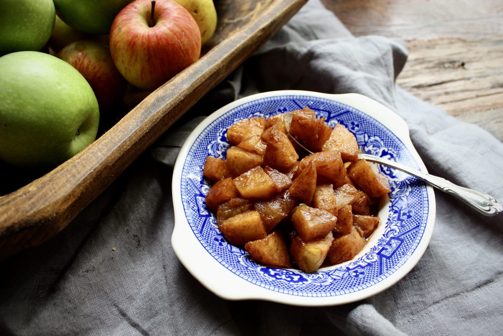 3 Gut health benefits of stewed apples & how to make them