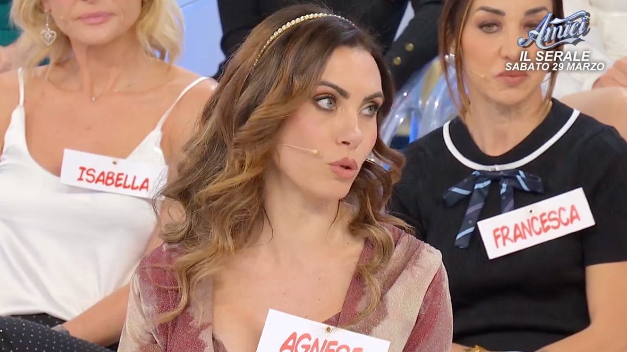Uomini e Donne, Agnese De Pasquale travolta dalle critiche per il bacio ...