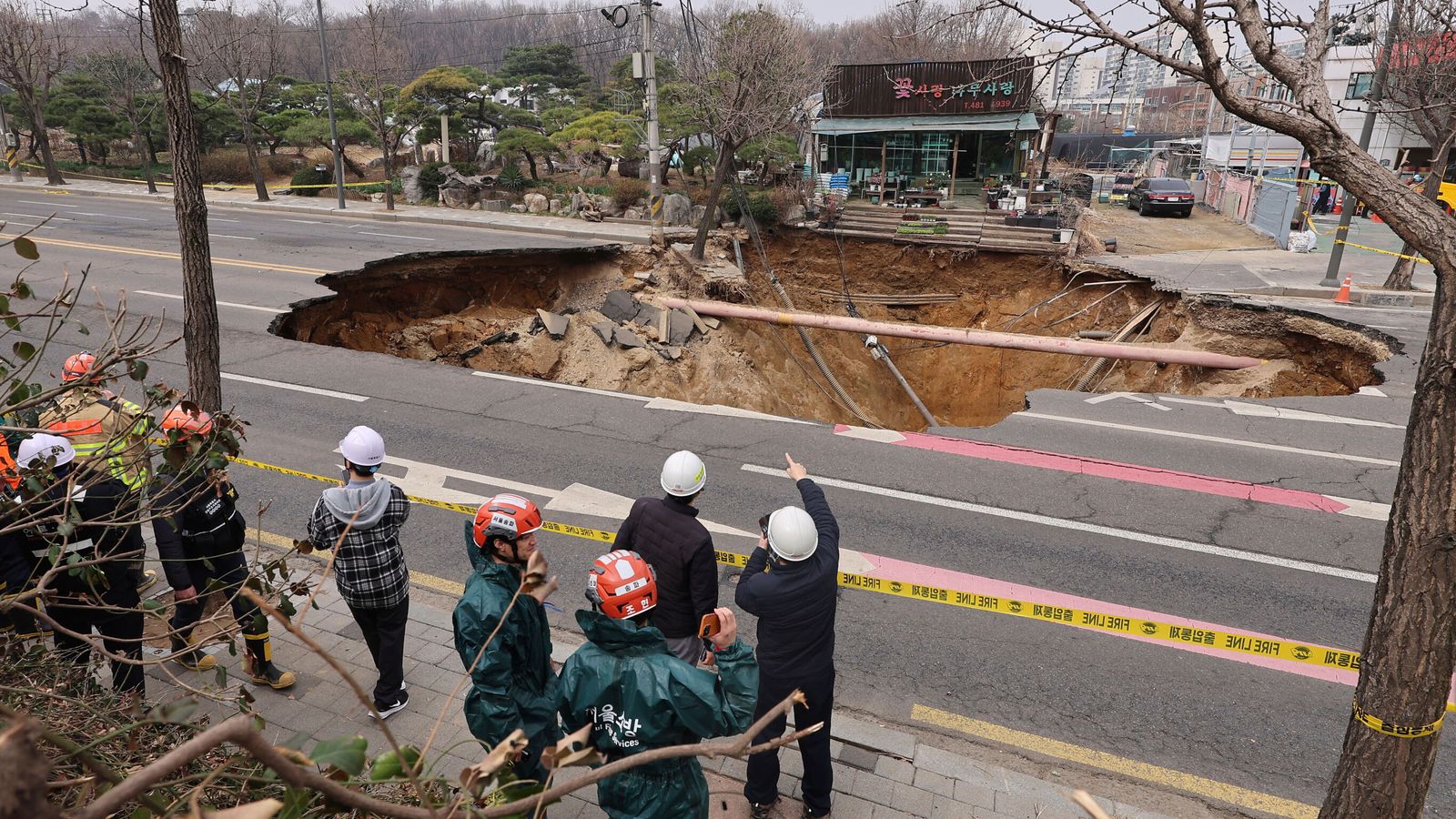 Man found dead after falling into Seoul sinkhole