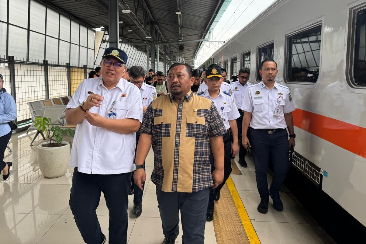 Yanuar Arif Melepas Ribuan Peserta Program Mudik Gratis dengan Kereta Api
