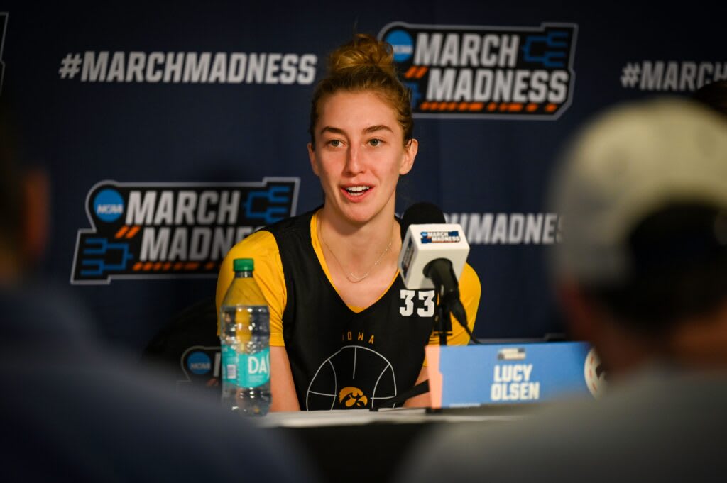 PHOTO GALLERY: Iowa WBB at the Norman Regional