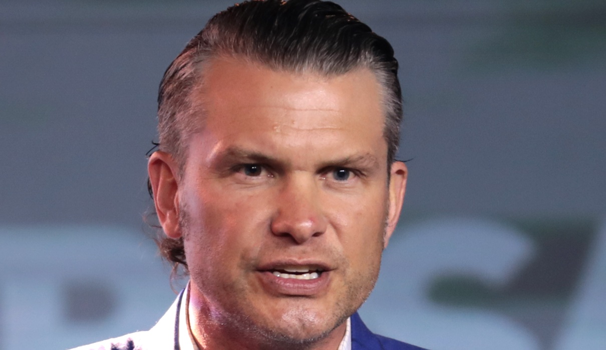 "Big and Dumb" - Republican Senator Warns Hegseth, Pentagon That ...