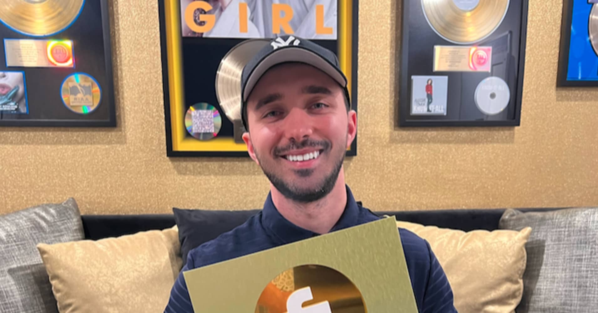 32-year-old brings in an average $13,000 a month as a music engineer ...