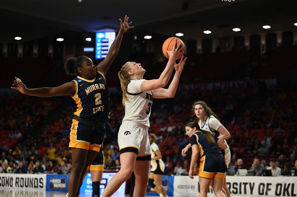 PHOTO GALLERY: Iowa WBB at the Norman Regional