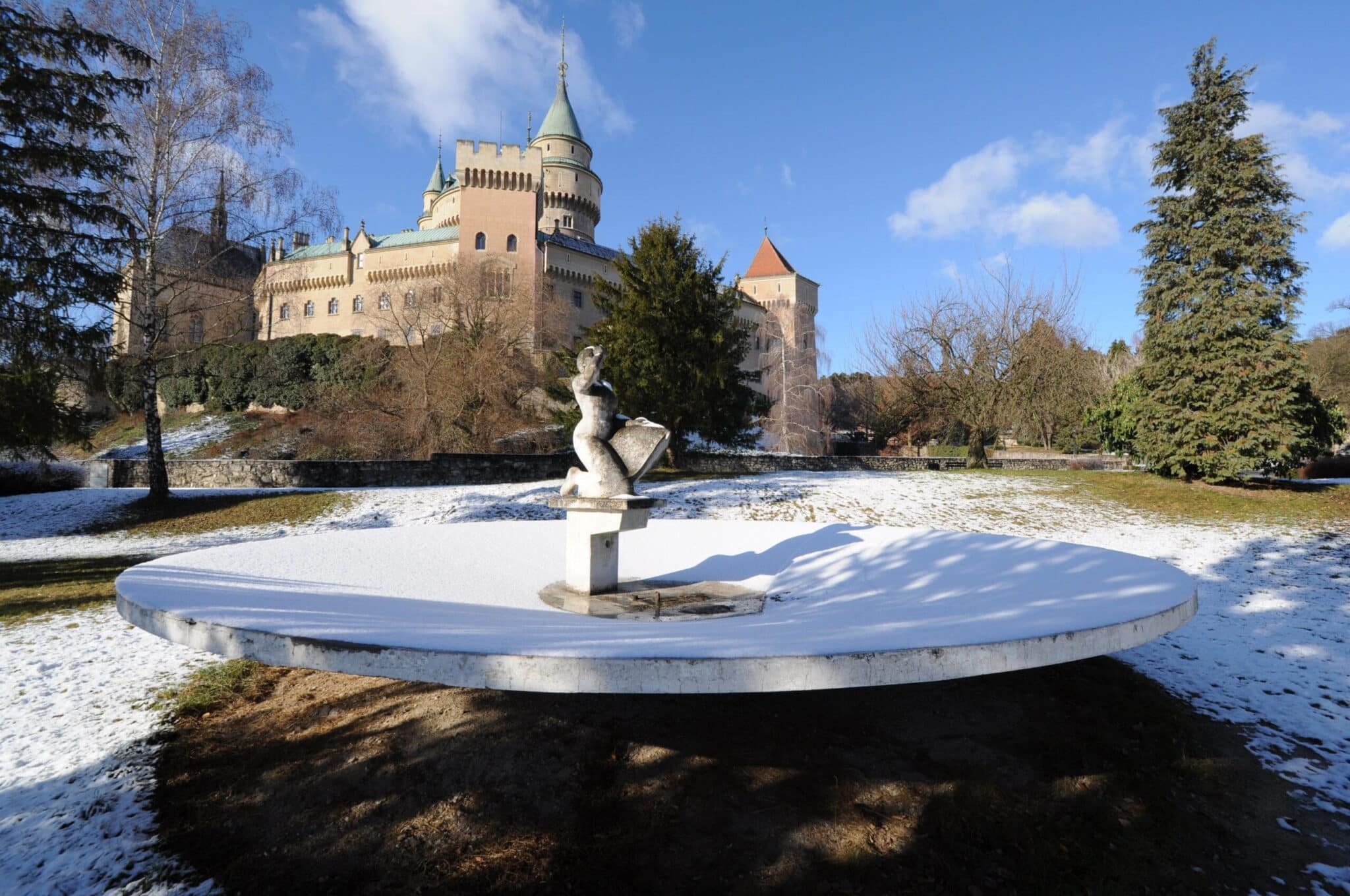 13 Interesting Castle Towns Still Affordable to Visit