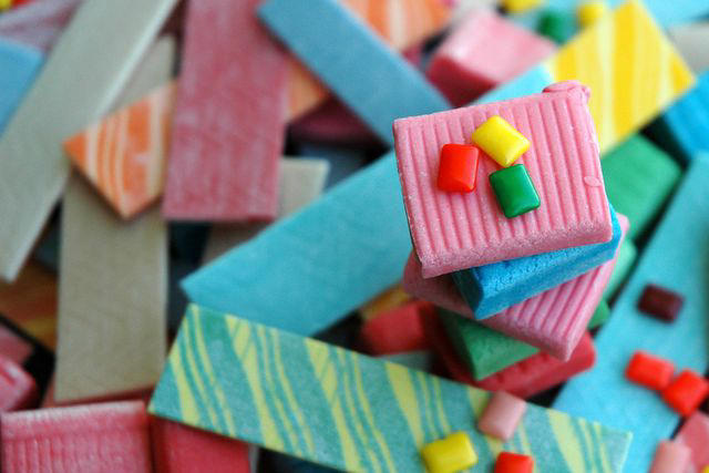 If You Chew Gum, This Is How Many Pieces of Microplastic You Could Be ...